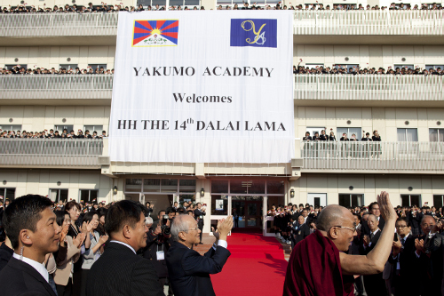 Students of Yakumo Academy, Tokyo, cheer His Holiness the Dalai Lama ...
