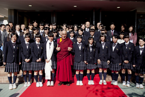 Students of Yakumo Academy, Tokyo, cheer His Holiness the Dalai Lama ...