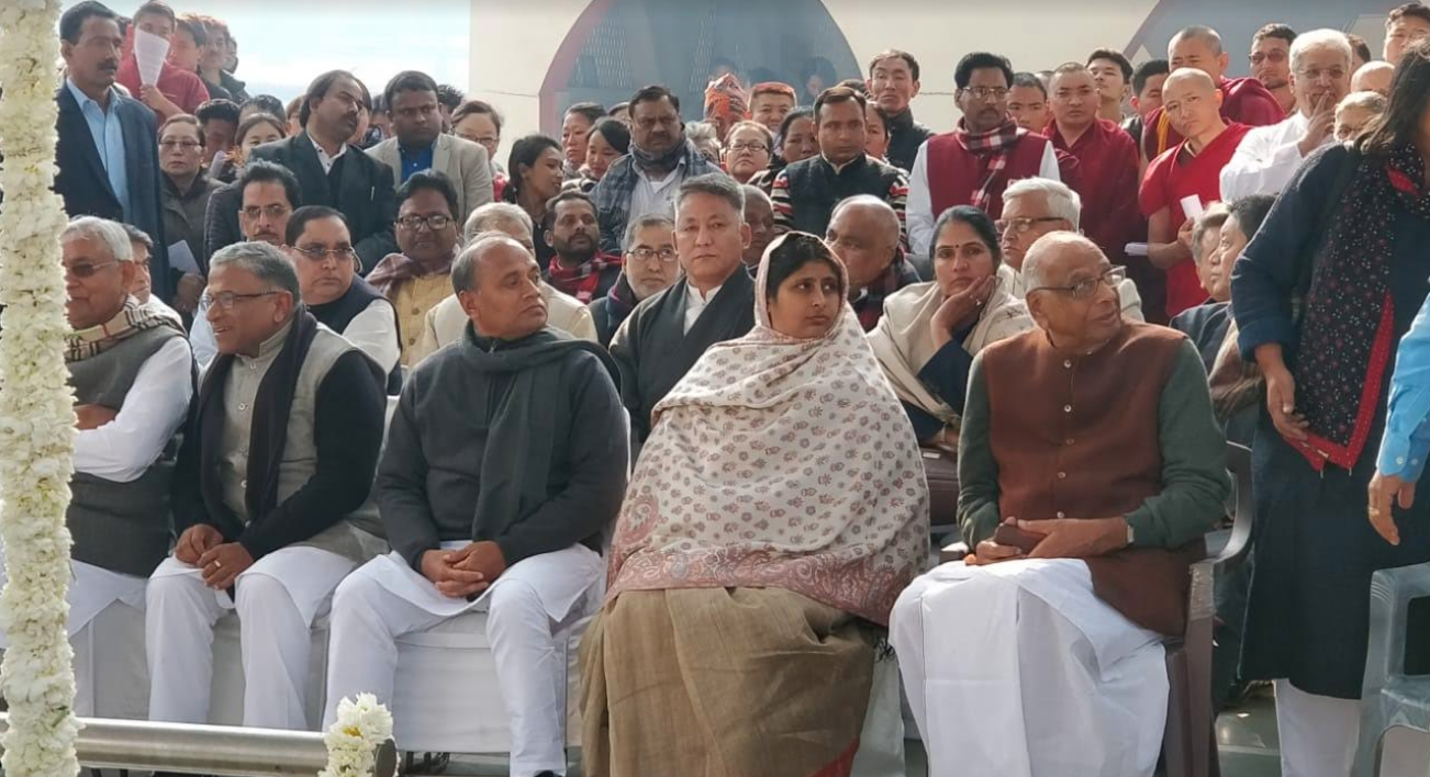 Kalon Karma Yeshi pays last respects to George Fernandes in Delhi ...