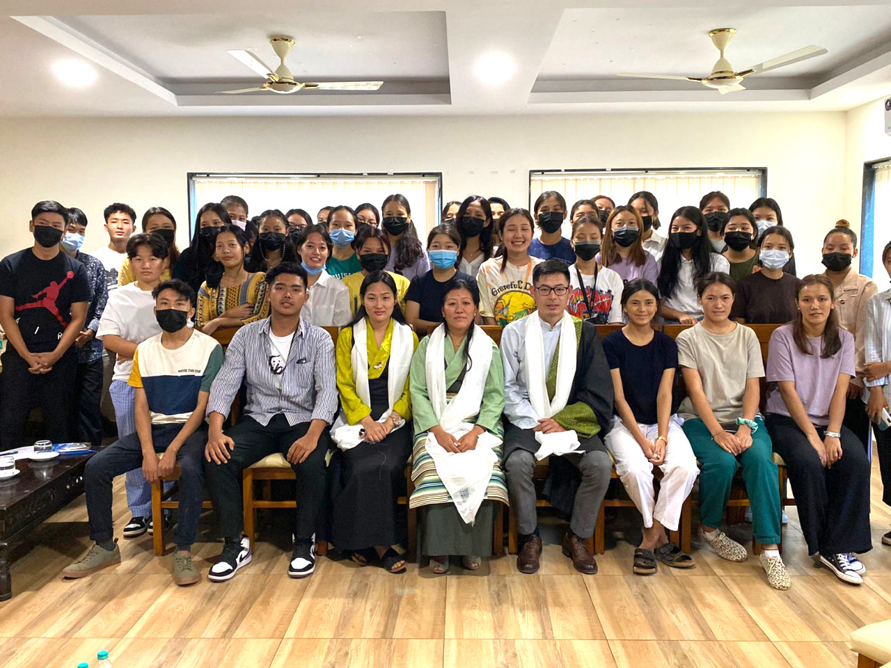 Parliamentarians Tsering Yangchen and Choedak Gyatso Meet Tibetan ...