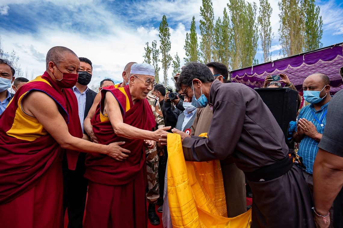 His Holiness the Dalai Lama Visits Shah-e-Hamdan, Masjid Sharif at Shey ...
